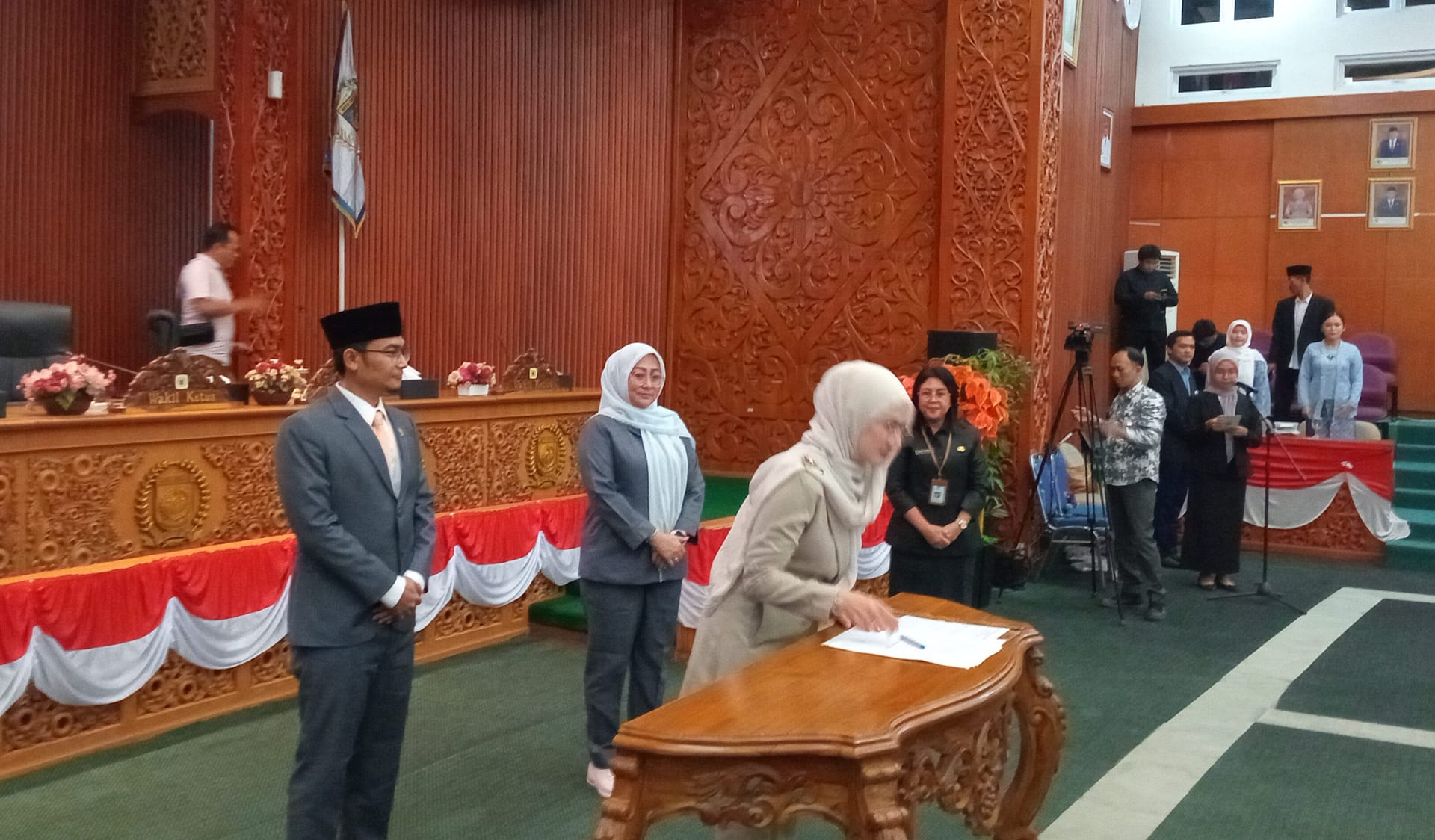 Sidang Paripurna DPRD Kota Depok Tetapkan H. Supian Suri-Chandra Rahmansyah, Sebagai Walikota ...